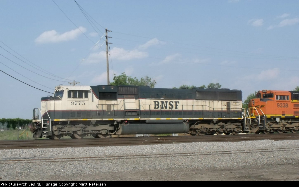 BNSF 9775